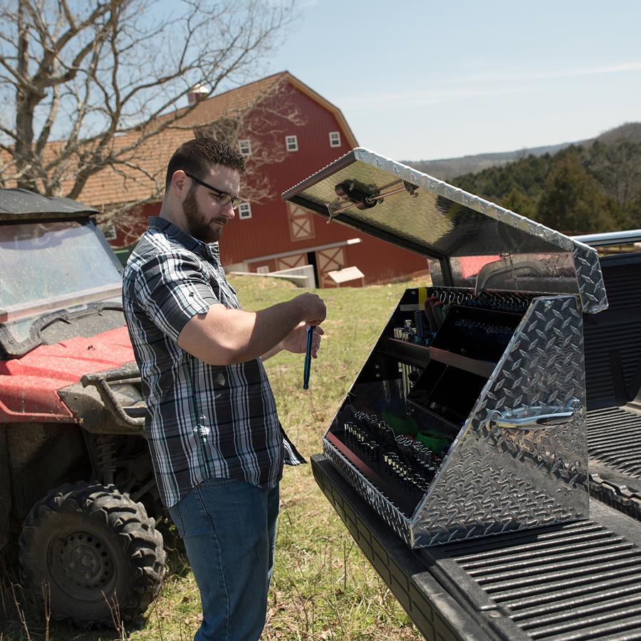 Montezuma 30" x 15" Aluminum Triangle Tool Box – The Garage Outfitter